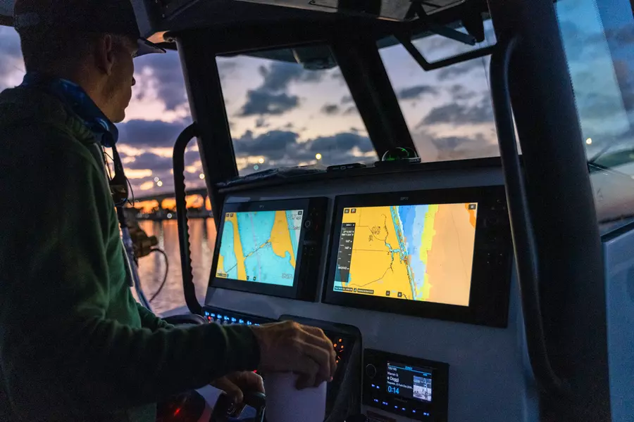Axiom 7 DV | Chartplotter | Raymarine
