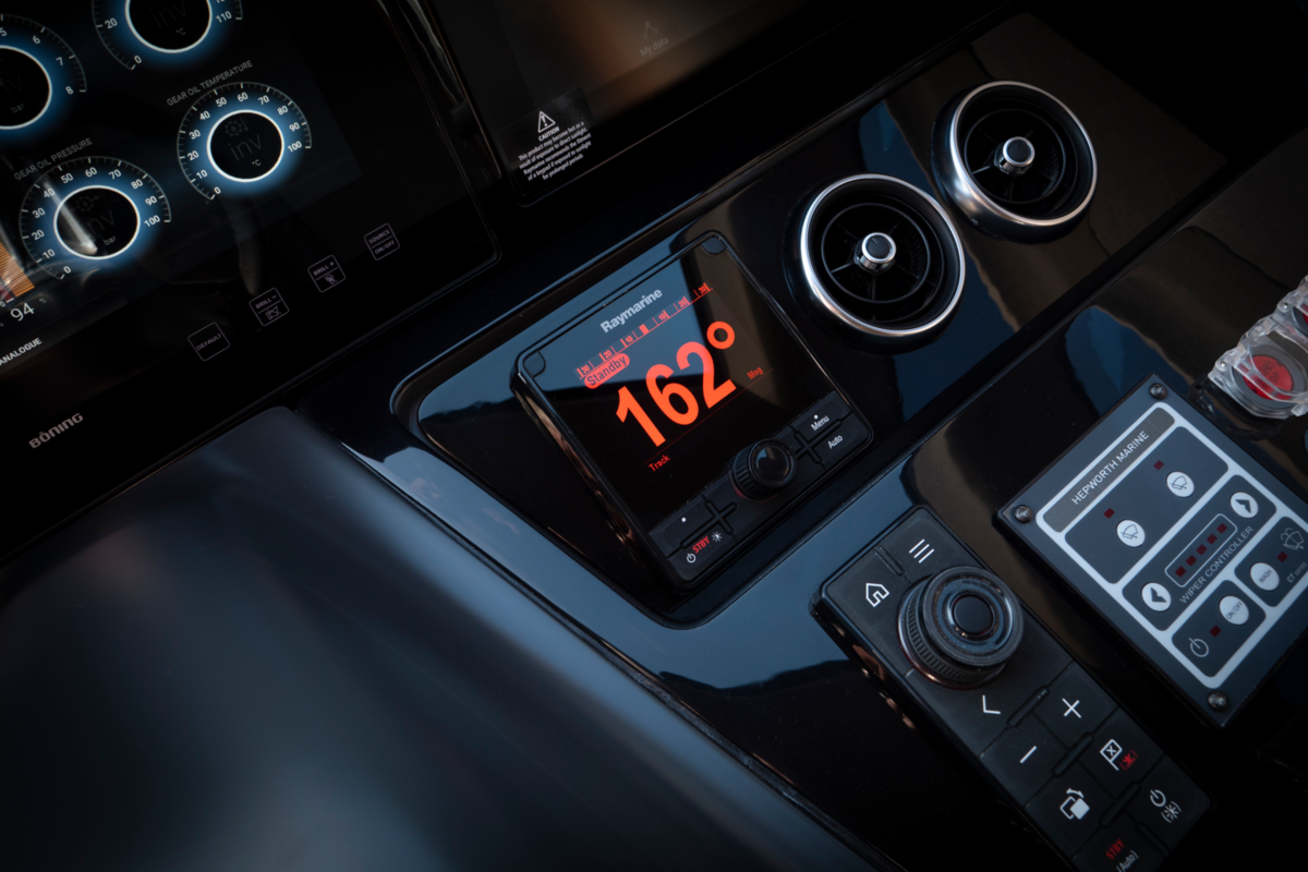 Choosing the right Autopilot Control Head | Raymarine